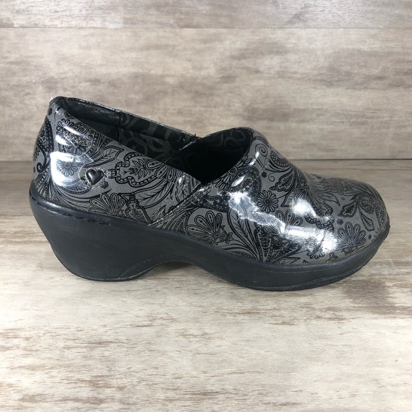 Nurse Mates | Shoes | Nurse Mates Bryar Pillowtop Paisley Floral Clogs ...
